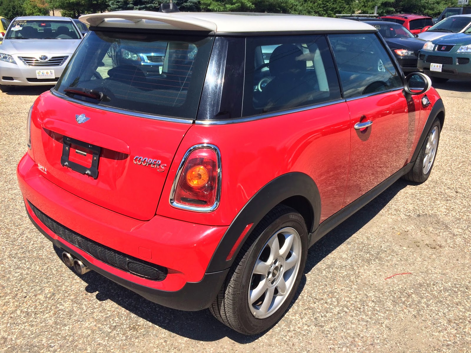 Earthy Cars Blog: EARTHY CAR OF THE WEEK: Red 2007 Mini Cooper S