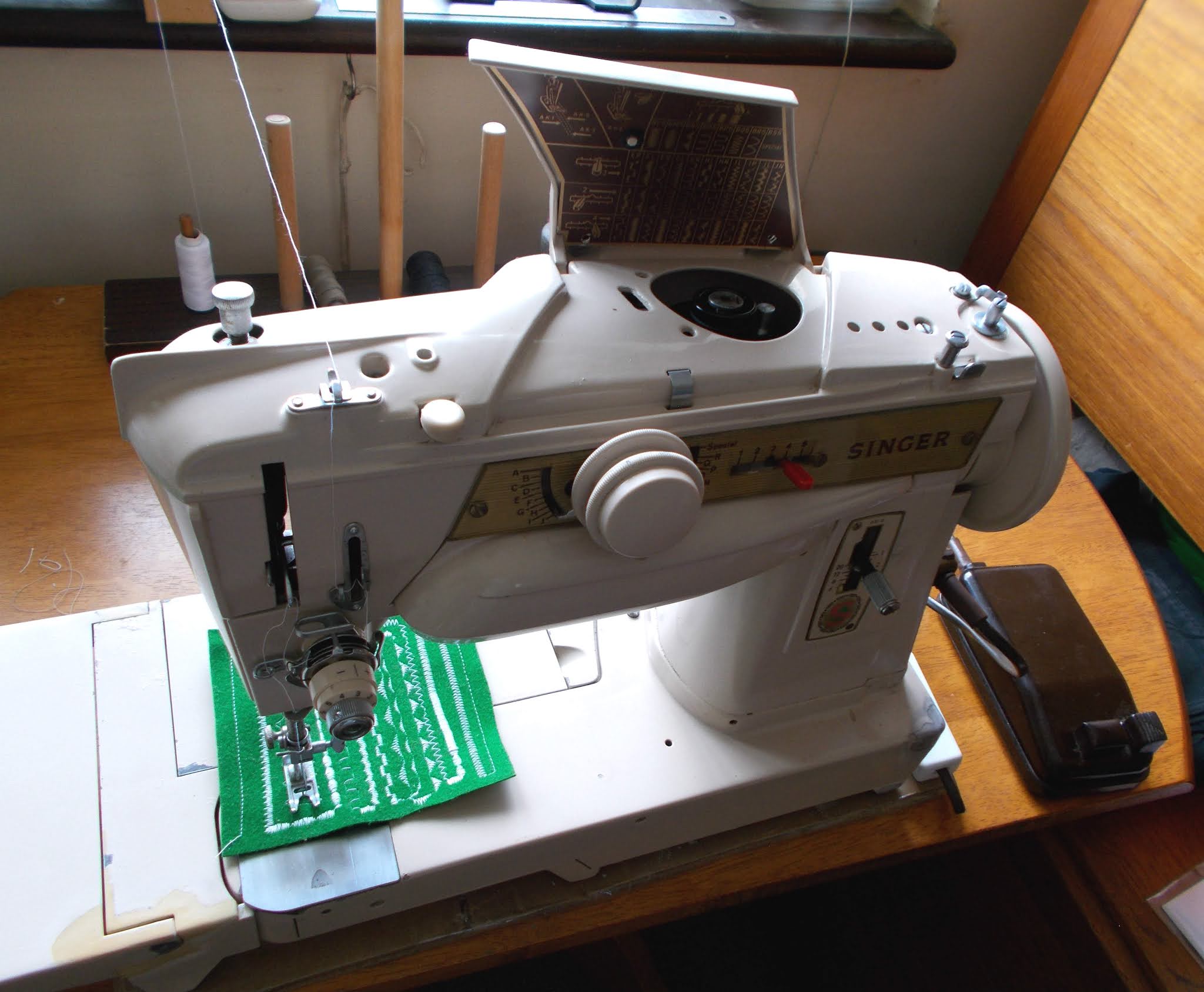 Singer 401G Slant-O-Matic