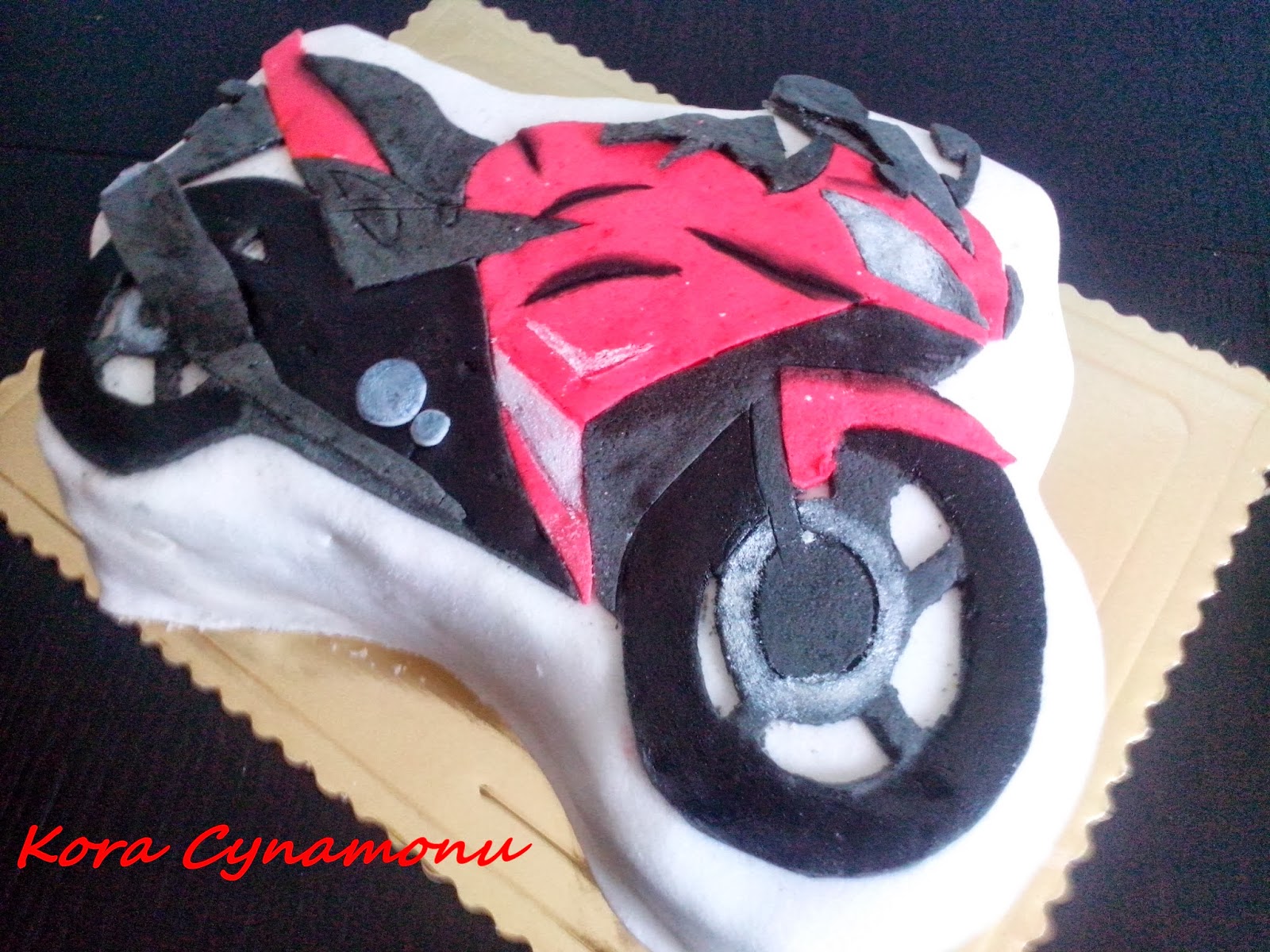 Kora Cynamonu : Tort motor