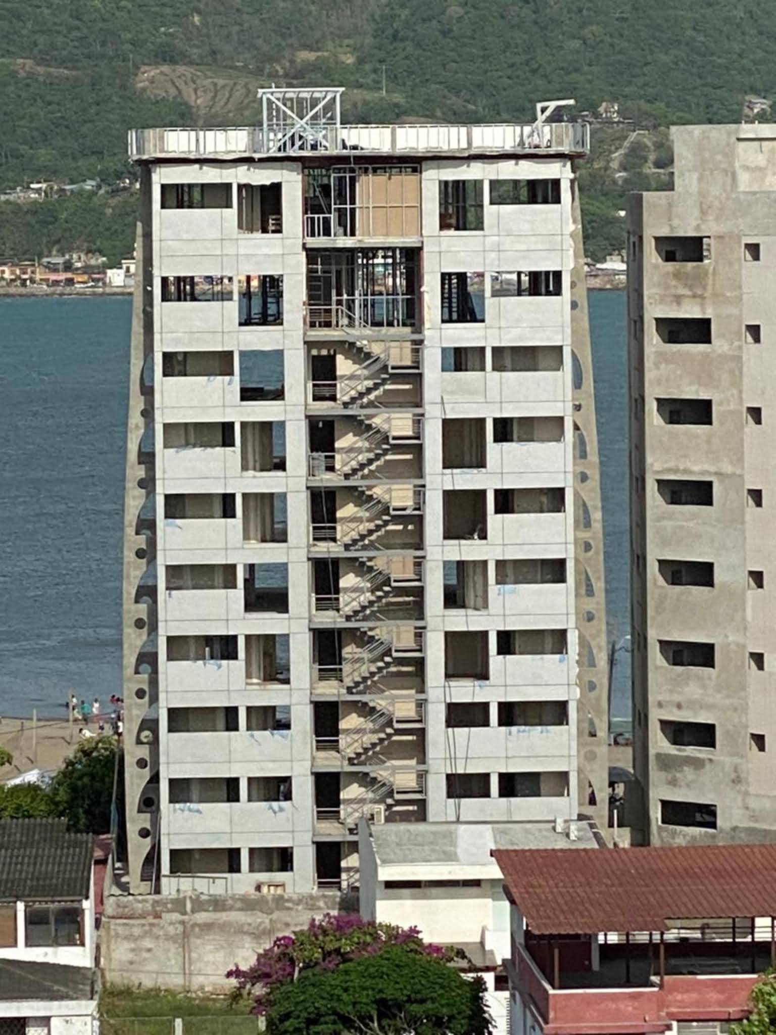EL PRIMER EDIFICIO FABRICADO CON PLACAS DE POLIALUMINIO SE LEVANTA EN ...