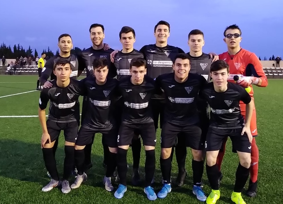 Demasiado botín para el líder que sufrió frente a un gran Mora 2-1