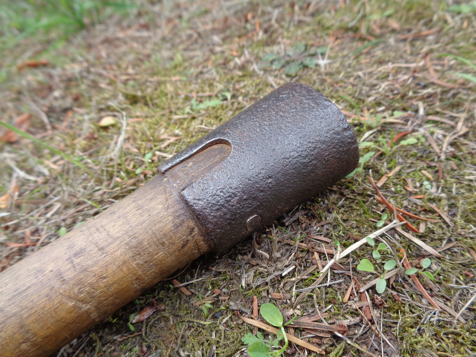 Four Bees: British Entrenching Tool, WW2, "Implement Entrenching ...