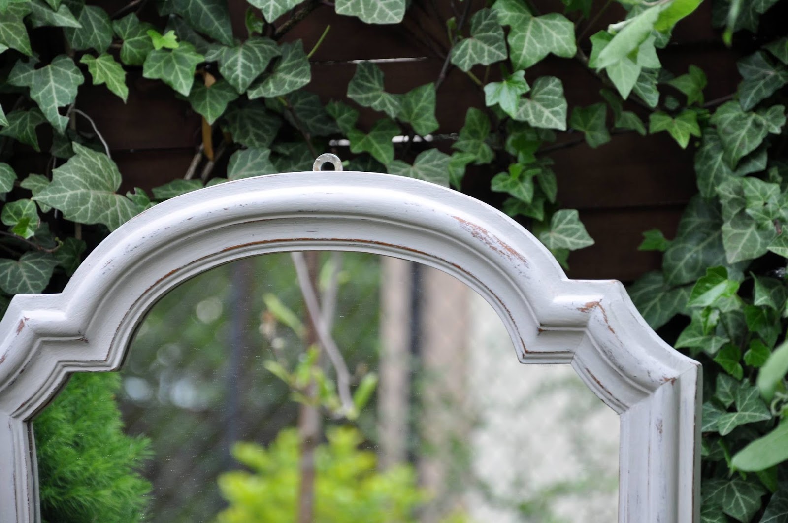 Kapryśne inspiracje: Lustro farba Amazona kolor Duifgrijs.