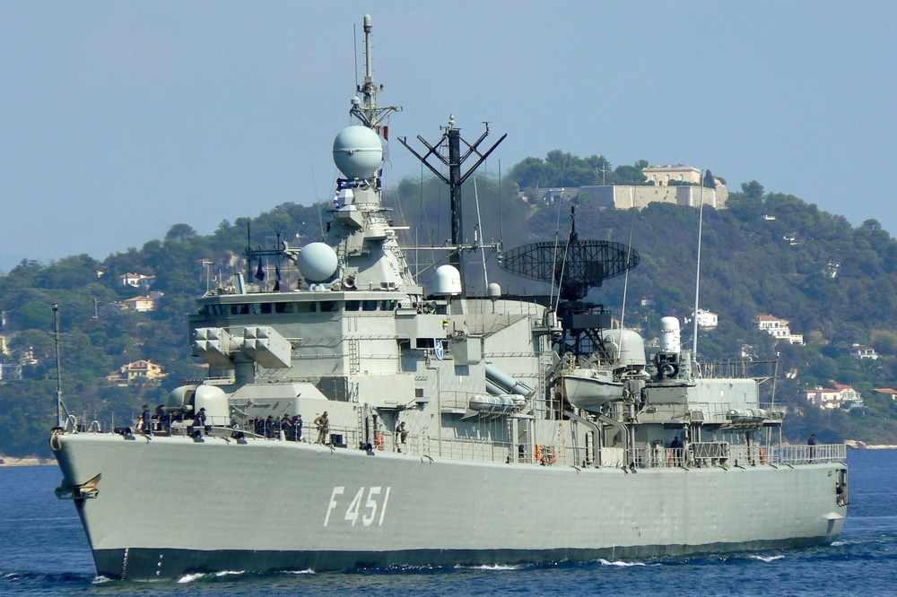 Η Ελληνική Φρεγάτα F- 451 ΛΗΜΝΟΣ «ακούμπησε» με τουρκική φρεγάτα ...