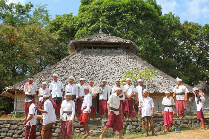 Suku Sasak Sejarah Rumah Adat Budaya Tradisi Dan Agama Suku Sasak
