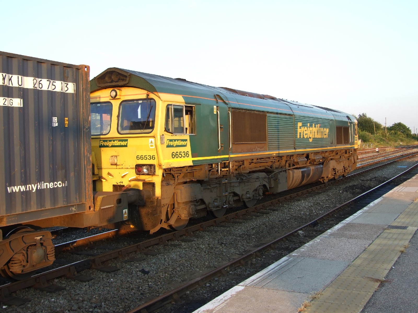 'Along These Tracks' Train Photos Site : Photo Freightliner UK Diesel ...