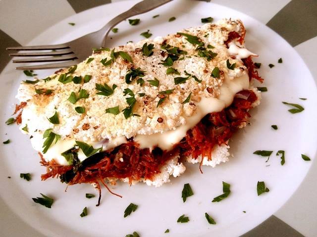 TAPIOCA COM CARNE-SECA E CREME DE QUEIJO DE COALHO
