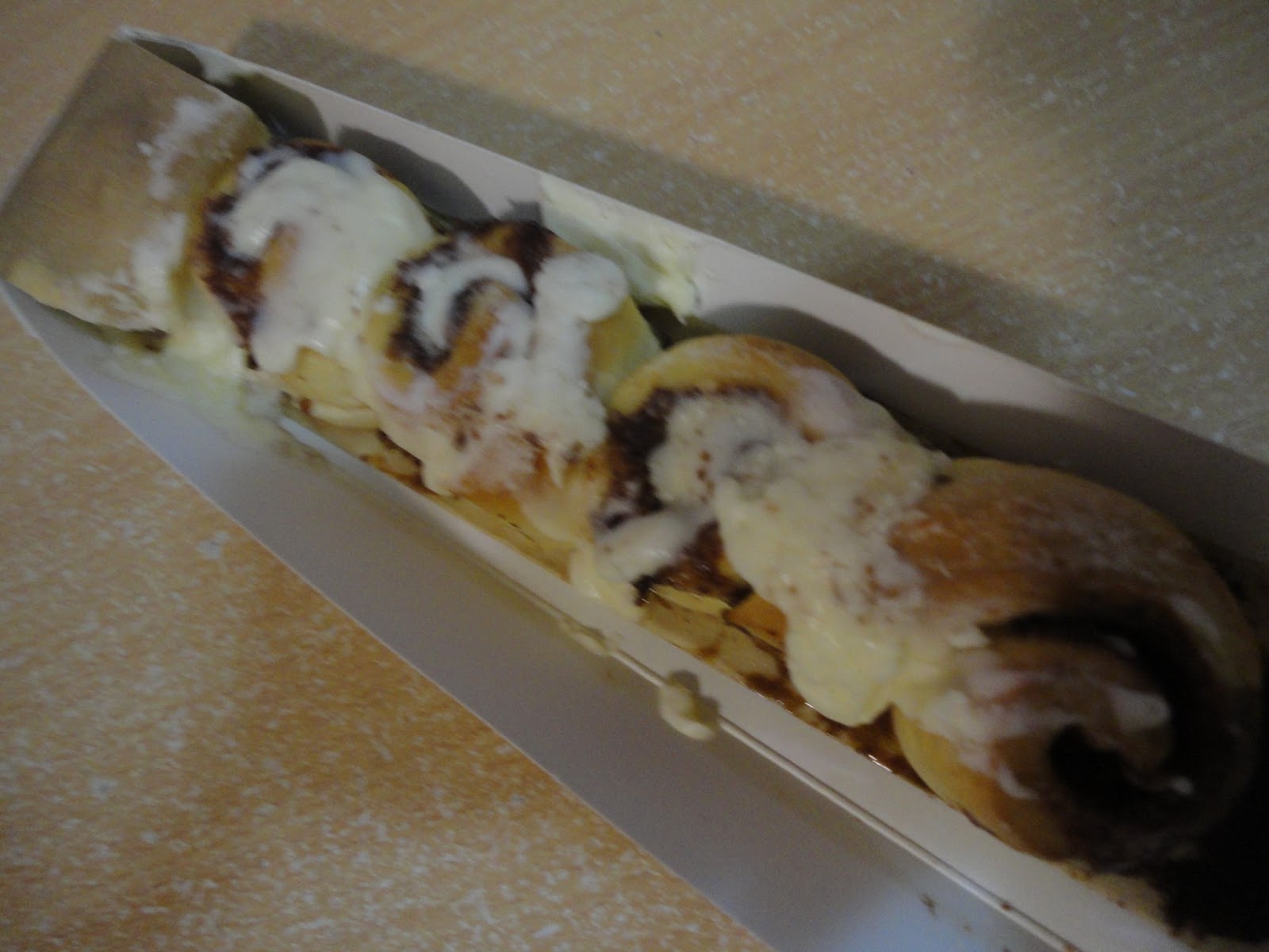 Splashes Of Sugar: Cinnabon- World Famous Cinnamon Roll