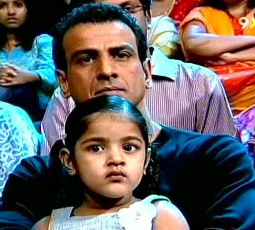 Actor Ronit Roy Kids Daughters Ona, Aador & Son Agasthya Photos ...