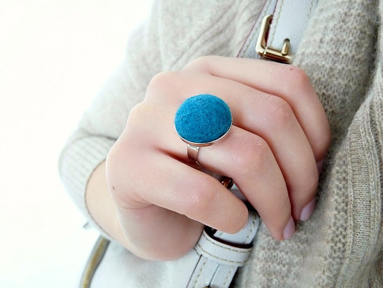 How to Make DIY Felted Wool Ball Rings | Dans le Lakehouse