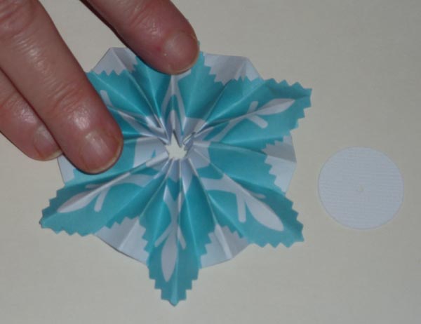 The Papercraft Post: Snowflake Rosette Tutorial