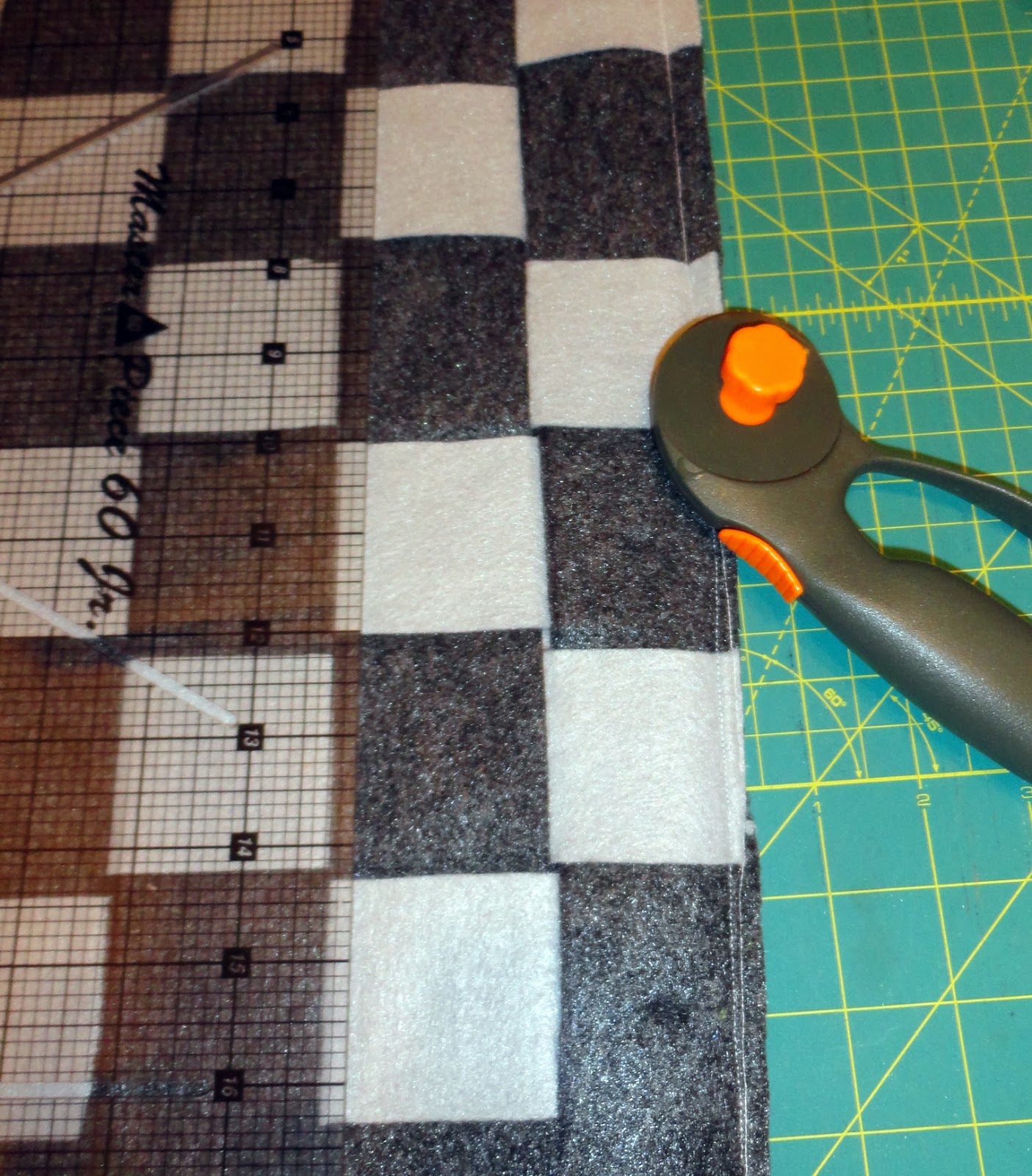 Felt woven pillow tutorial