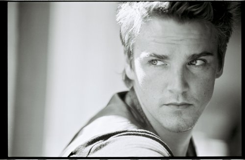 Joss Stones: Riley Smith in New Pilot Series Cooper & Stone!