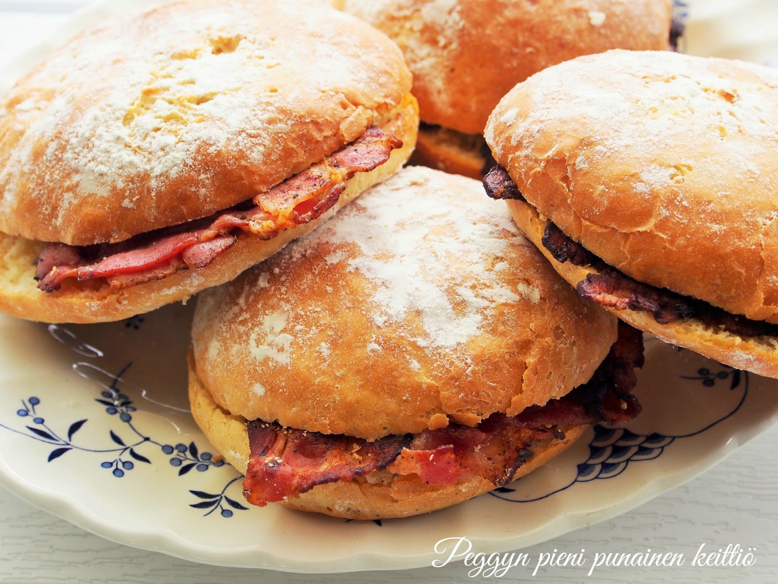Bacon butty and bacon weave — Peggyn pieni punainen keittio