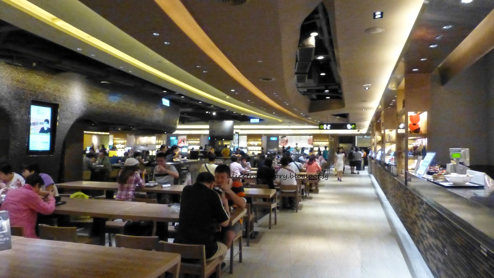 Alice Travelogue: Taiwan Trip 2014 - Day3 - Lunch at food court in Q ...