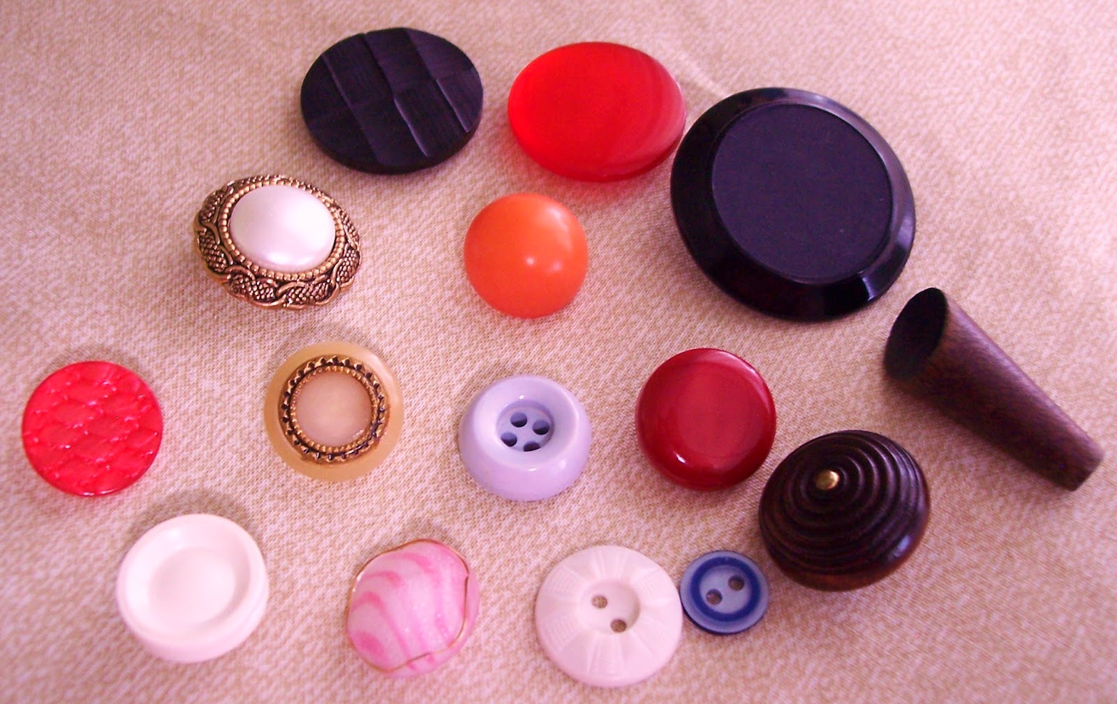 Bonnie's Girl: Buttons--Old or New--I Love Them
