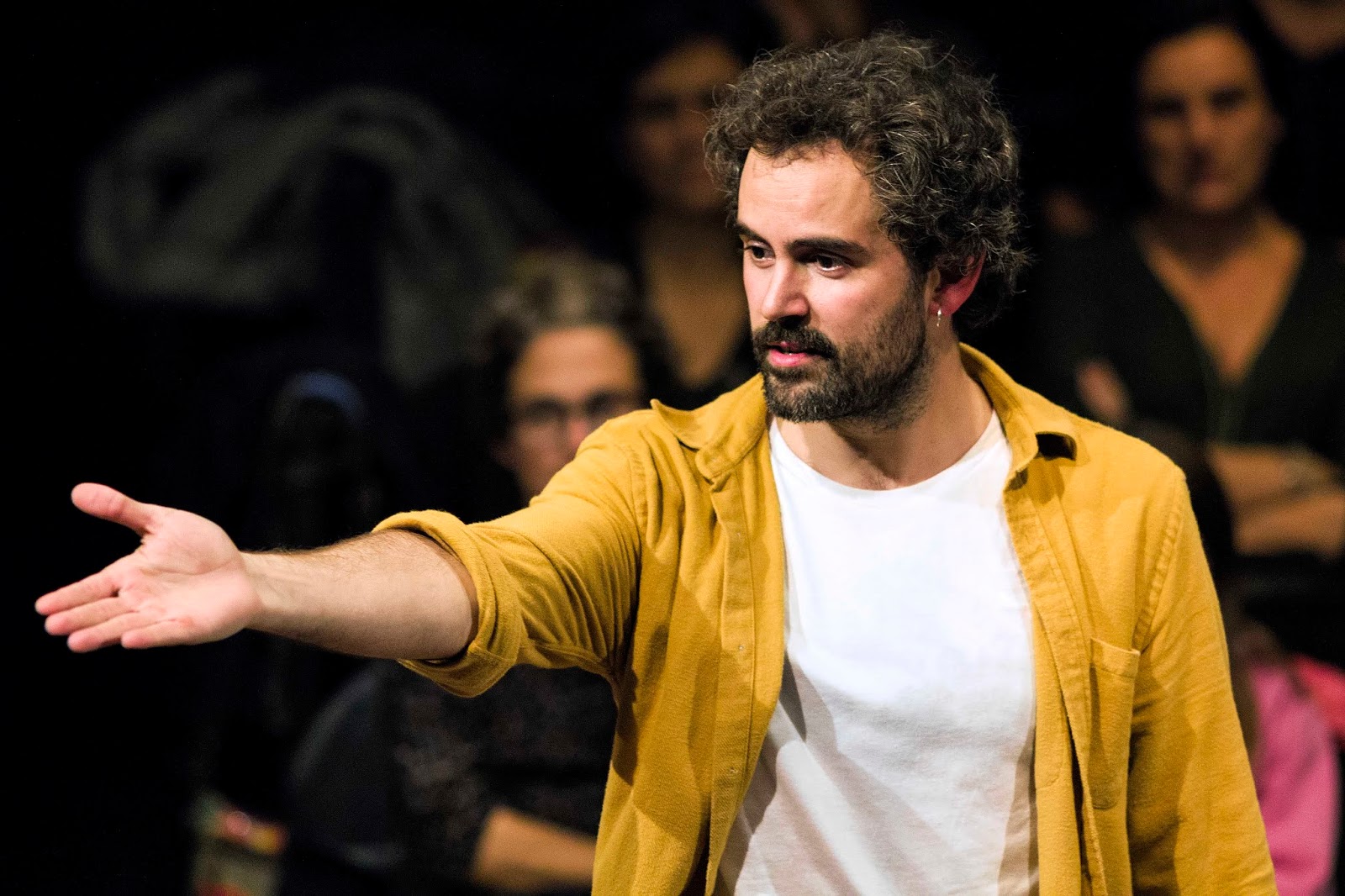 Entrevista a Pau Roca: `Hacemos teatro para dar luz´ | Chica Sombra