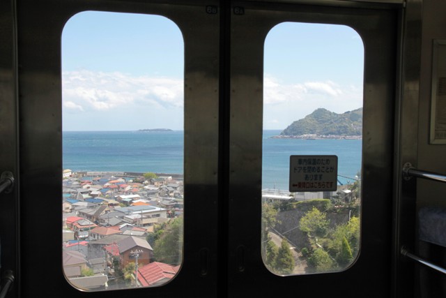 Tokyo Railway Labyrinth: Nostalgic Ex-Tokyu Train on the Izukyu Line