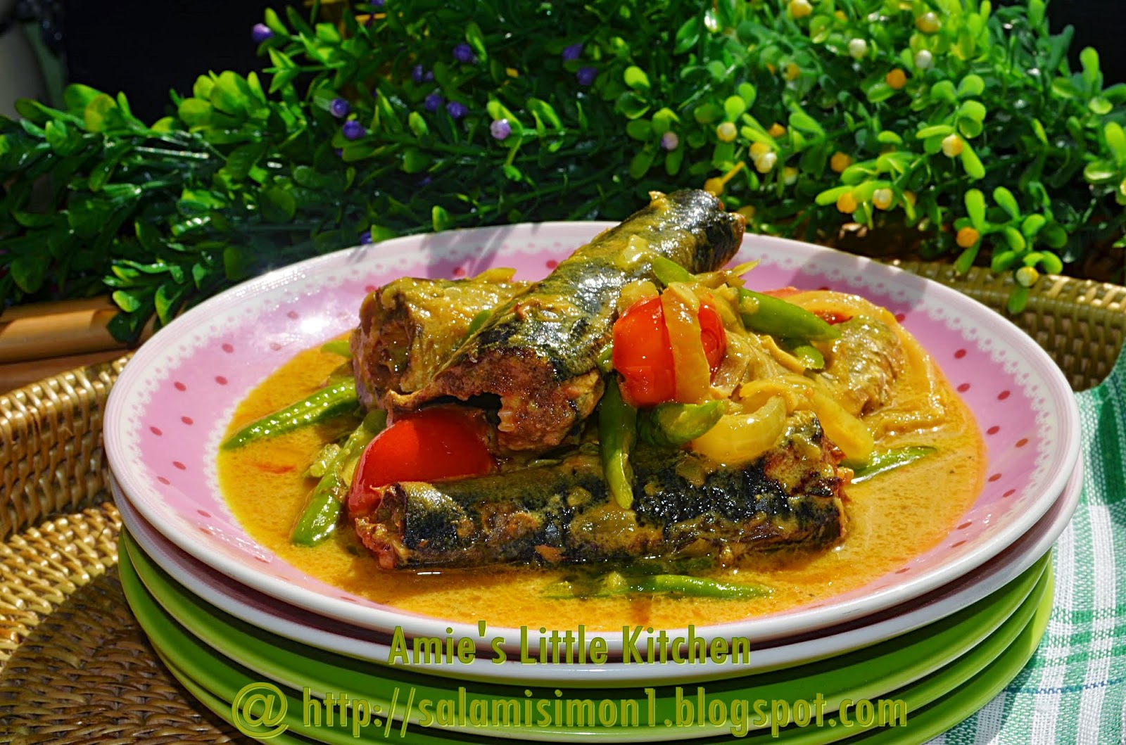 Ikan Sardin Masak Lemak Cili Padi & Nasi Beras Wangi Keladi - Amie's ...