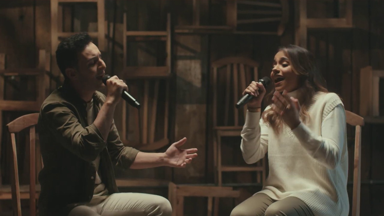 Leandro Borges e Julia Vitoria lançam nova versão do sucesso "Um Refrão ...