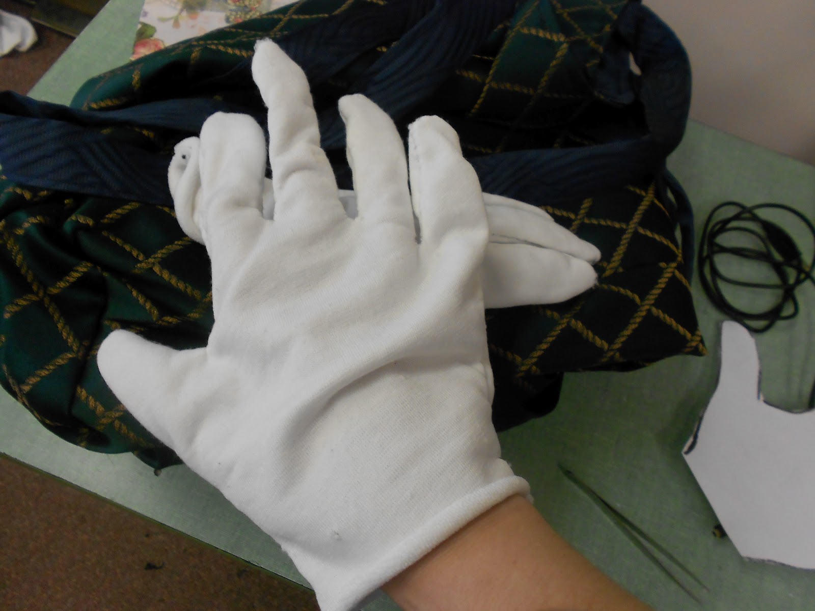 Li Sashay: Day Twenty-Six: How to Make Librarian Cotton Gloves