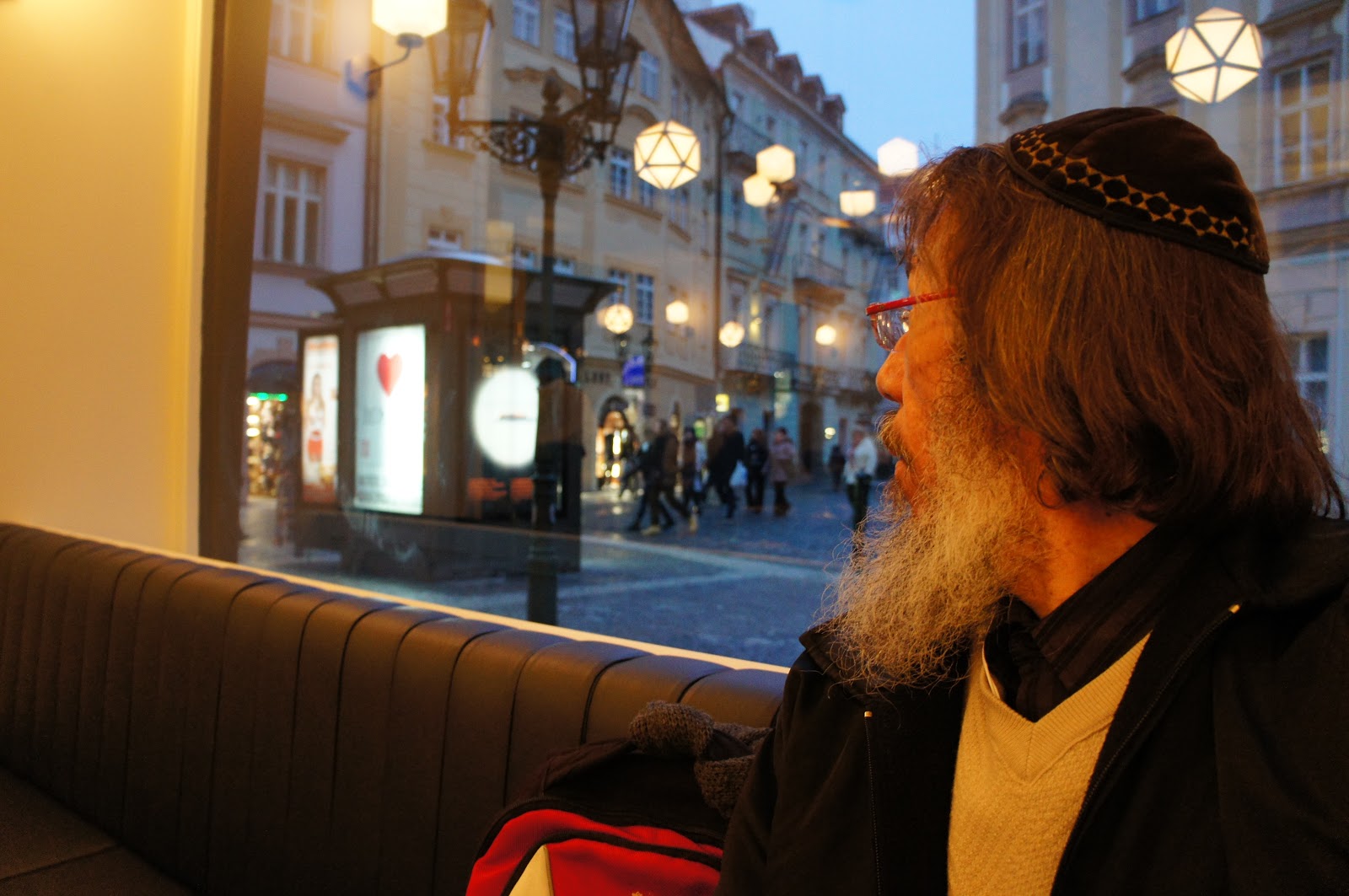 JACOB JR, MY JEWISH WORLD. CERNÁ MADONA RESTAURANT. PRAHA-CZECH REPUBLIC
