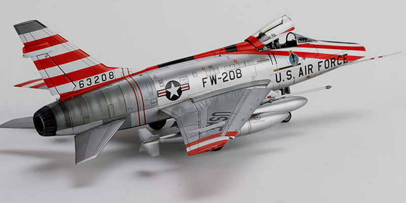 Kuzmodels Minicraft: Monogram F-100D Super Sabre Scale 1/48