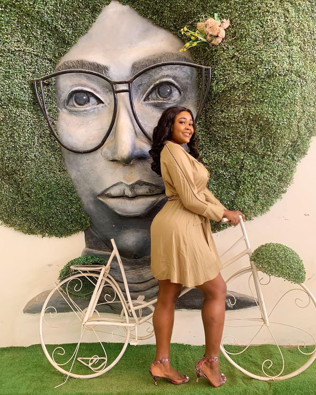 Hot photos of Iheme Nancy standing tall