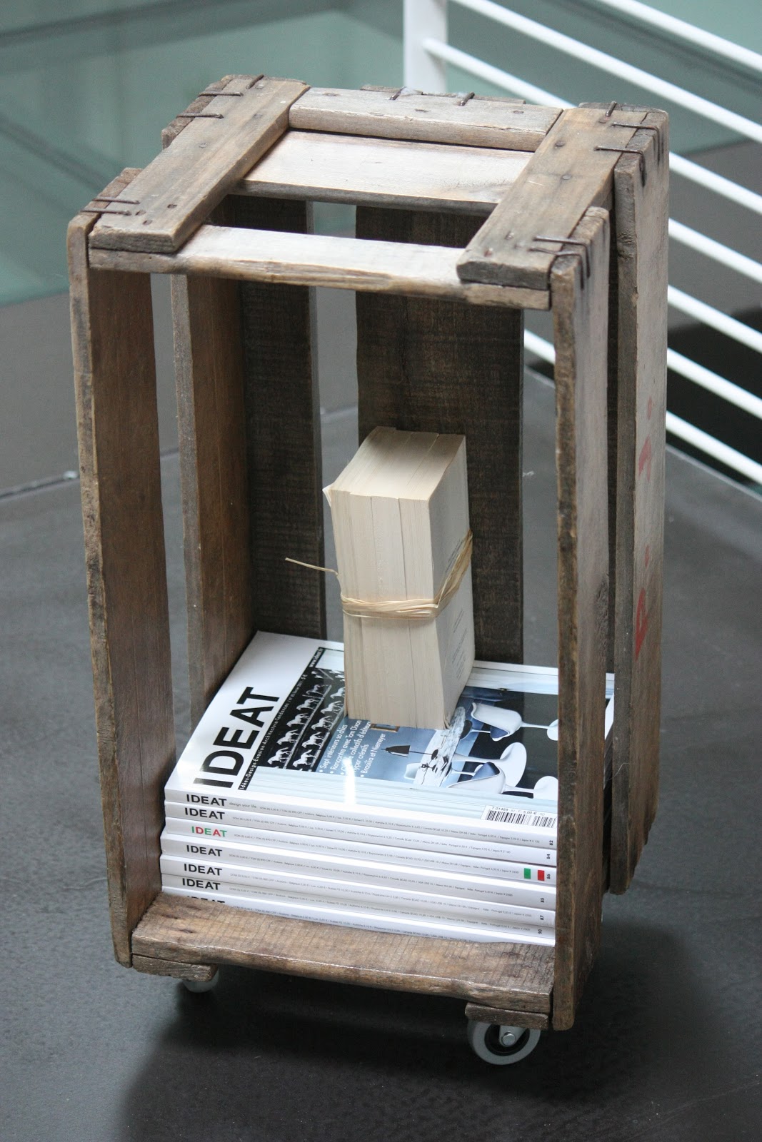 Un nouveau regard: DIY : un cageot en bois et 4 roulettes