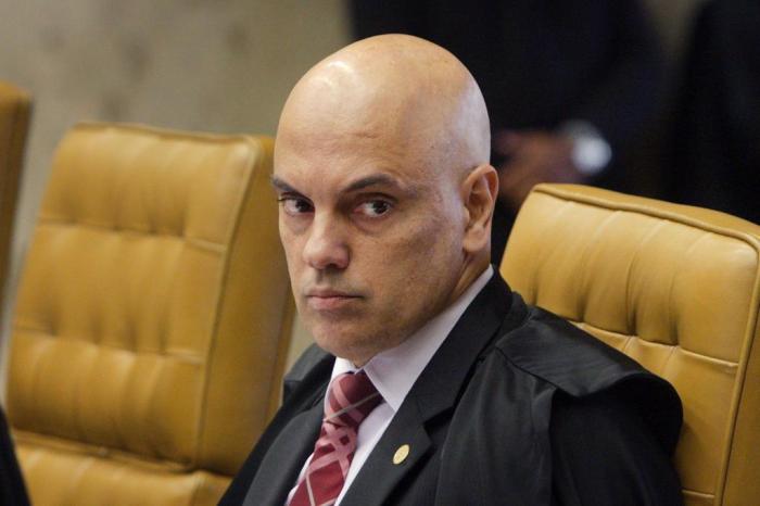Alexandre De Moraes Encaminha à Pgr Analise Notícia Crime Contra