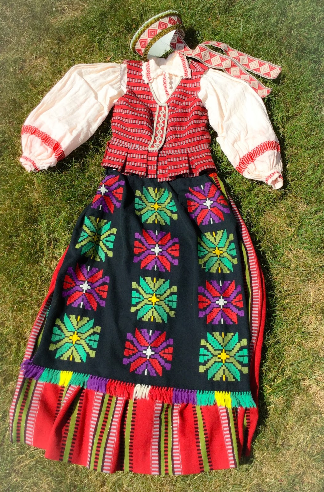 FolkCostume&Embroidery: Costume of Zanavykija Region, Lithuania