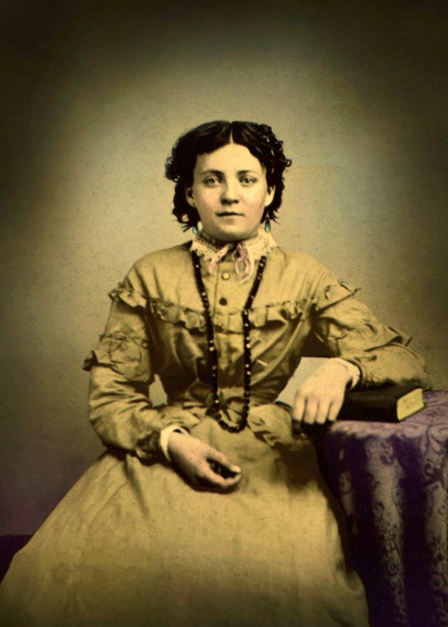 Amazing Colorized Photos Show What People Wore in the 19th Century ...