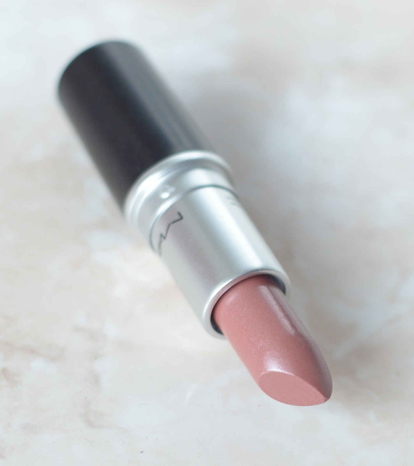 La vie de la femme: Помада для губ MAC Lustre Lipstick Midimauve