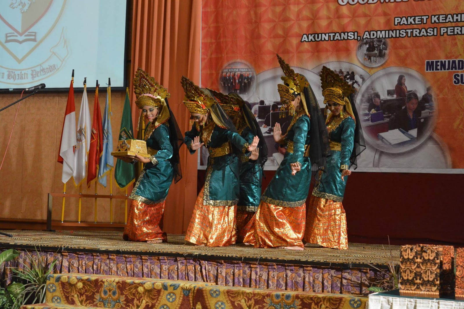 Tari Persembahan Melayu Kepulauan Riau