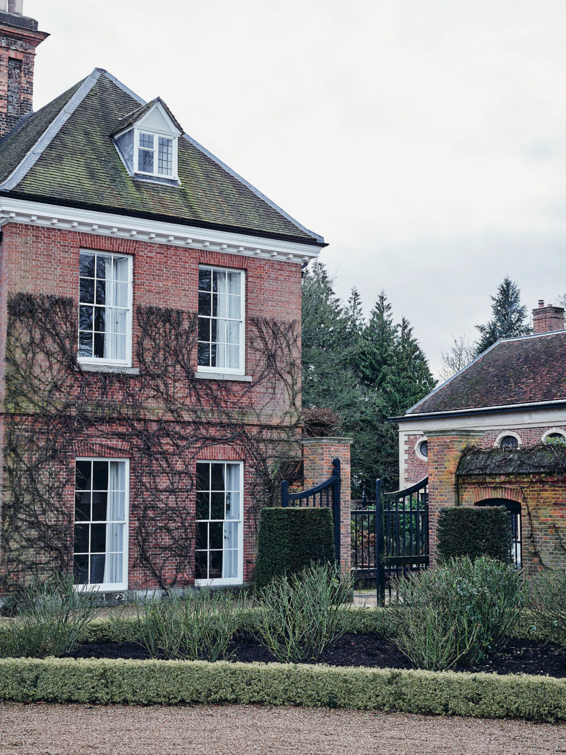 For the love of white- Chrissie Rucker's amazing house in the English ...