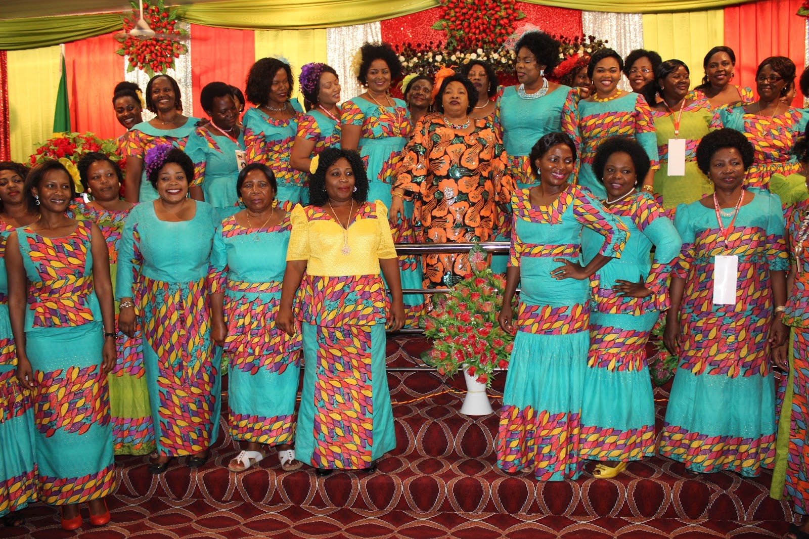 09.12.2016: WAZEE WA KANISA LA MLIMA WA MOTO MIKOCHENI "B" WAPIGA PICHA ...