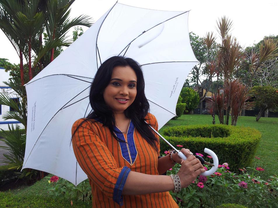 Taste of The Music: Actress Gayathri Dias in Sri Lanka