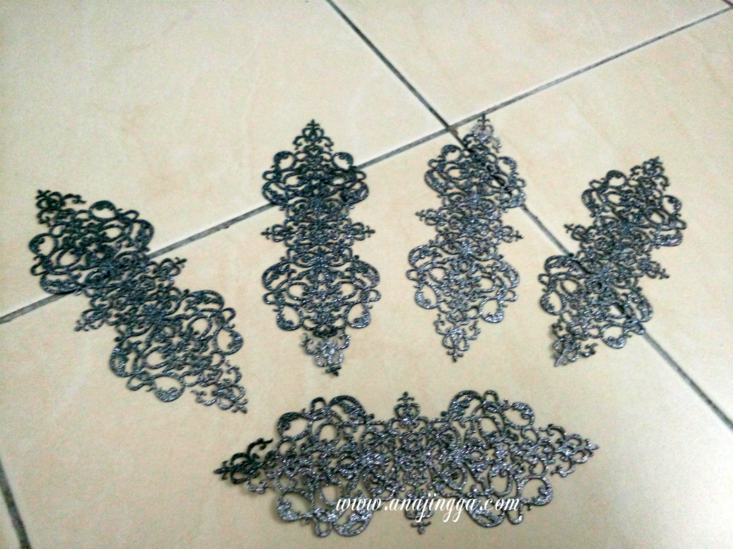 Idea Mencantikkan Jubah Dengan Dokoh Glitz