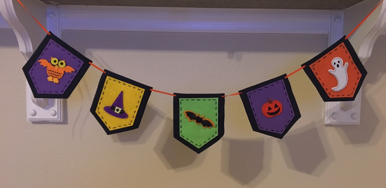 Rae's Arts and Craft Blog: Quick and Easy Halloween Pennant Banner