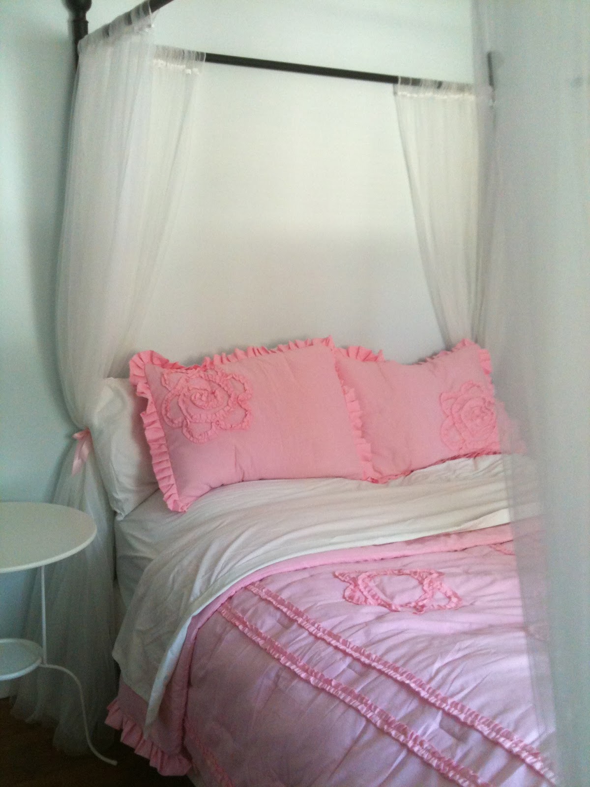THe KeaTiNG eFFeCT: a bed fit for a queen {...or princess...or ballerina}