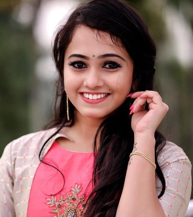 Kanyadanam Malayalam Serial Surya TV Cast Actors Roles Real Names kanyadanam-malayalam-serial-surya-tv-cast-actors-roles-real-names