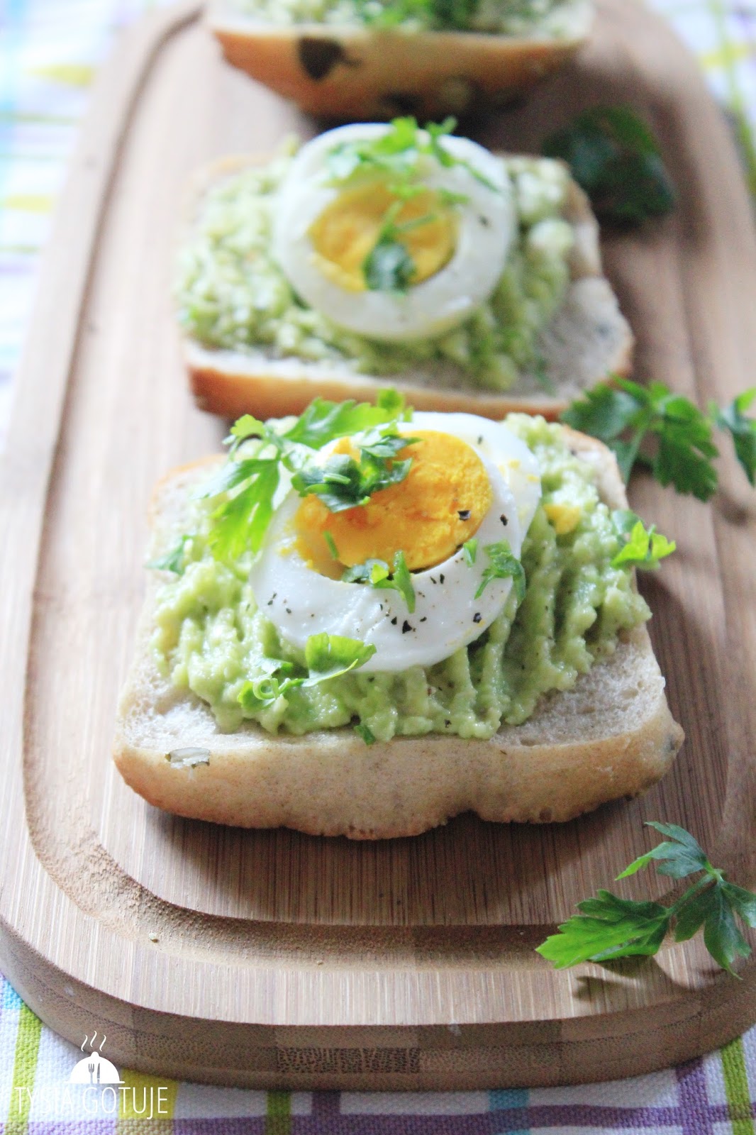 Kanapka z awokado i jajkiem | Tysia Gotuje blog kulinarny