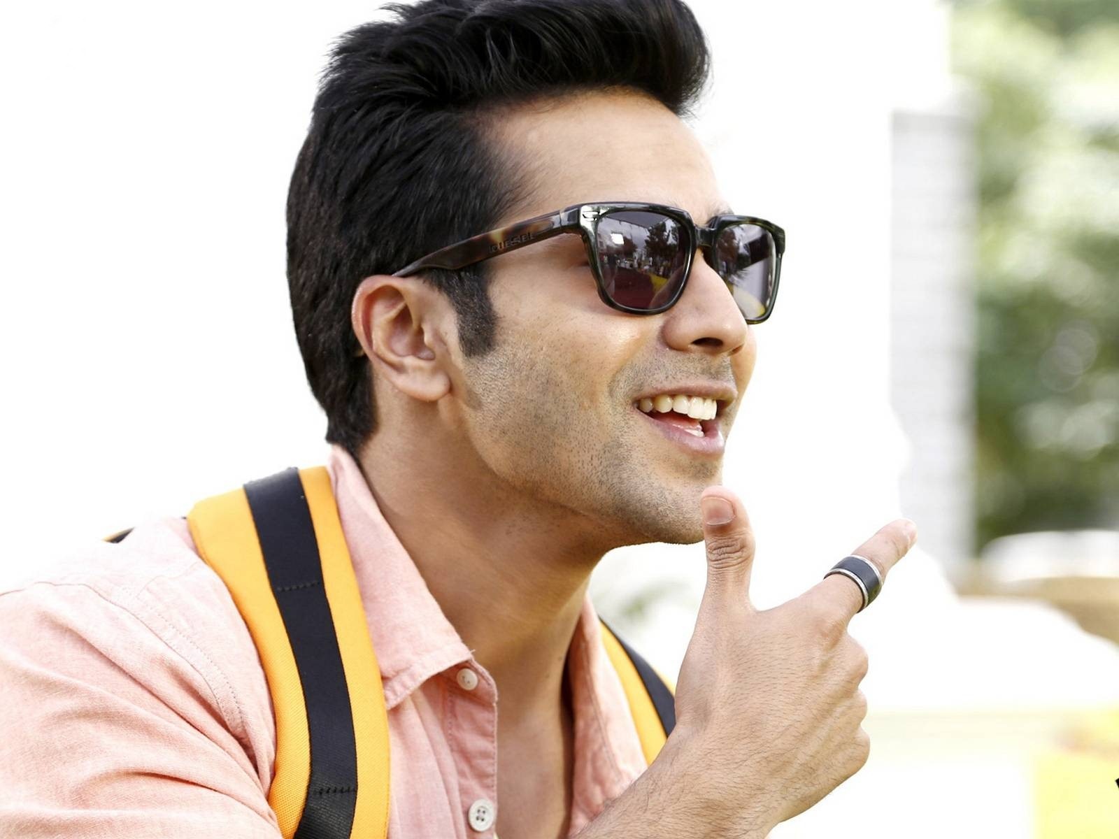 TOP 10 New Varun Dhawan HD Photo,Images, Wallpapers