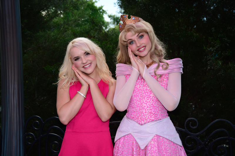 Simple Trick to Getting FUN Disney Character Photos