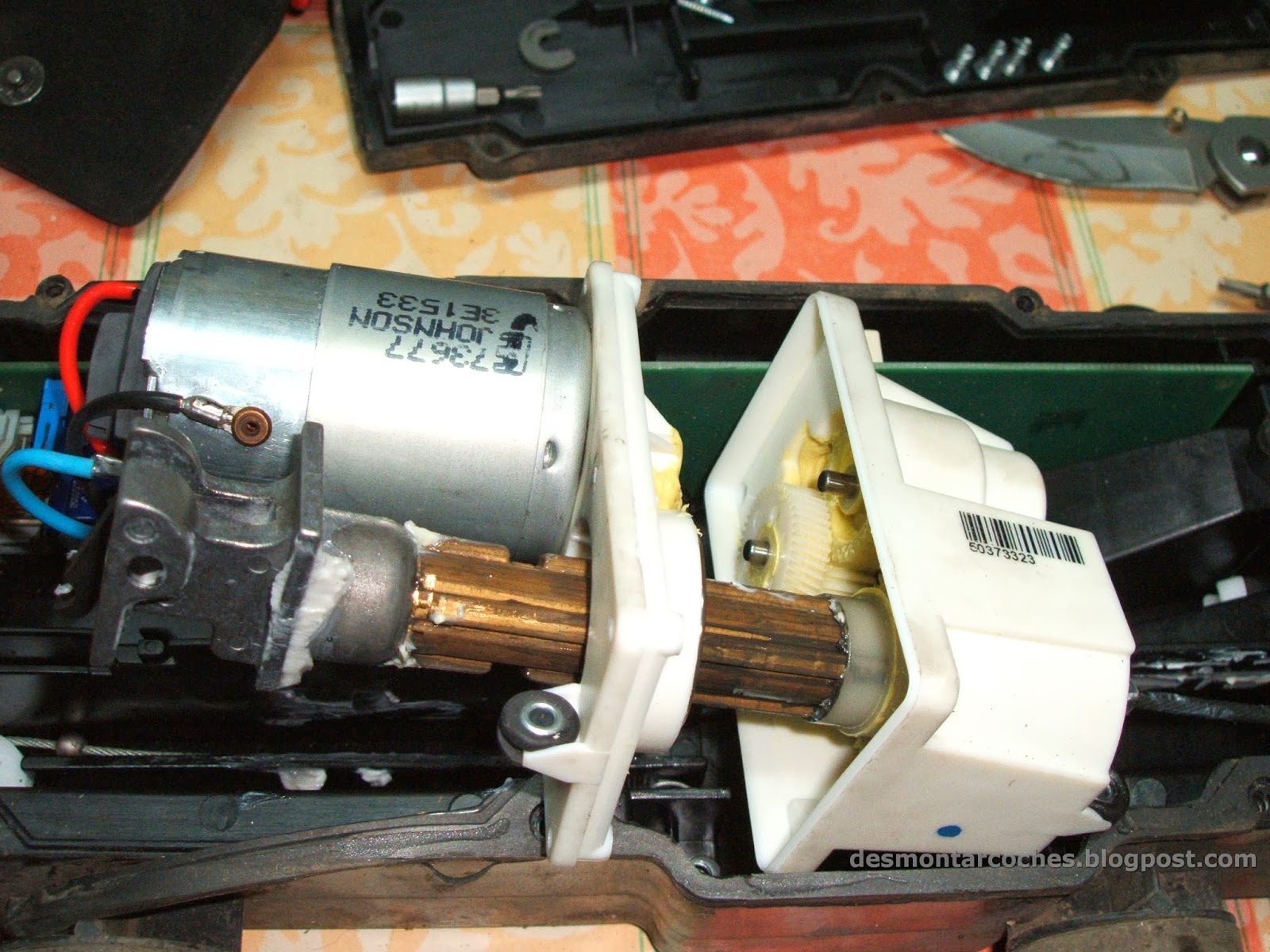 Desmontar Coches: Freno de mano electrico de Renault Scenic