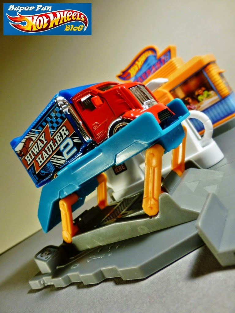 Super Fun Hot Wheels Blog: Hot Wheels City Pit Stop Station