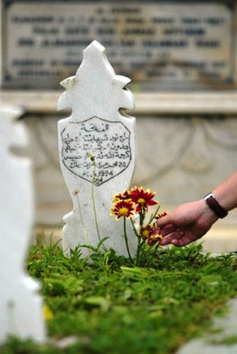 Perbezaan Kubur Lelaki dan Wanita - Cik Azizah