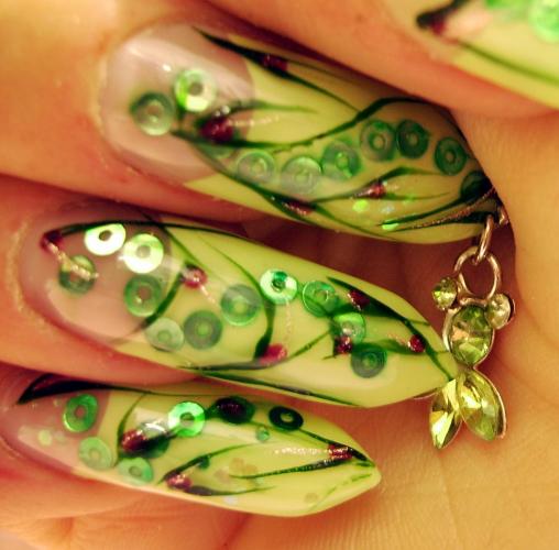 Nail art: Nail Piercing