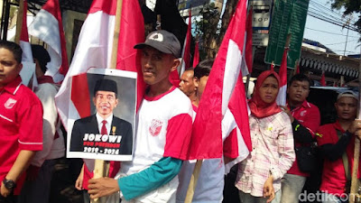 Hadiri Penetapan Peserta Pemilu, Massa PKPI Bawa Poster Presiden Jokowi ...