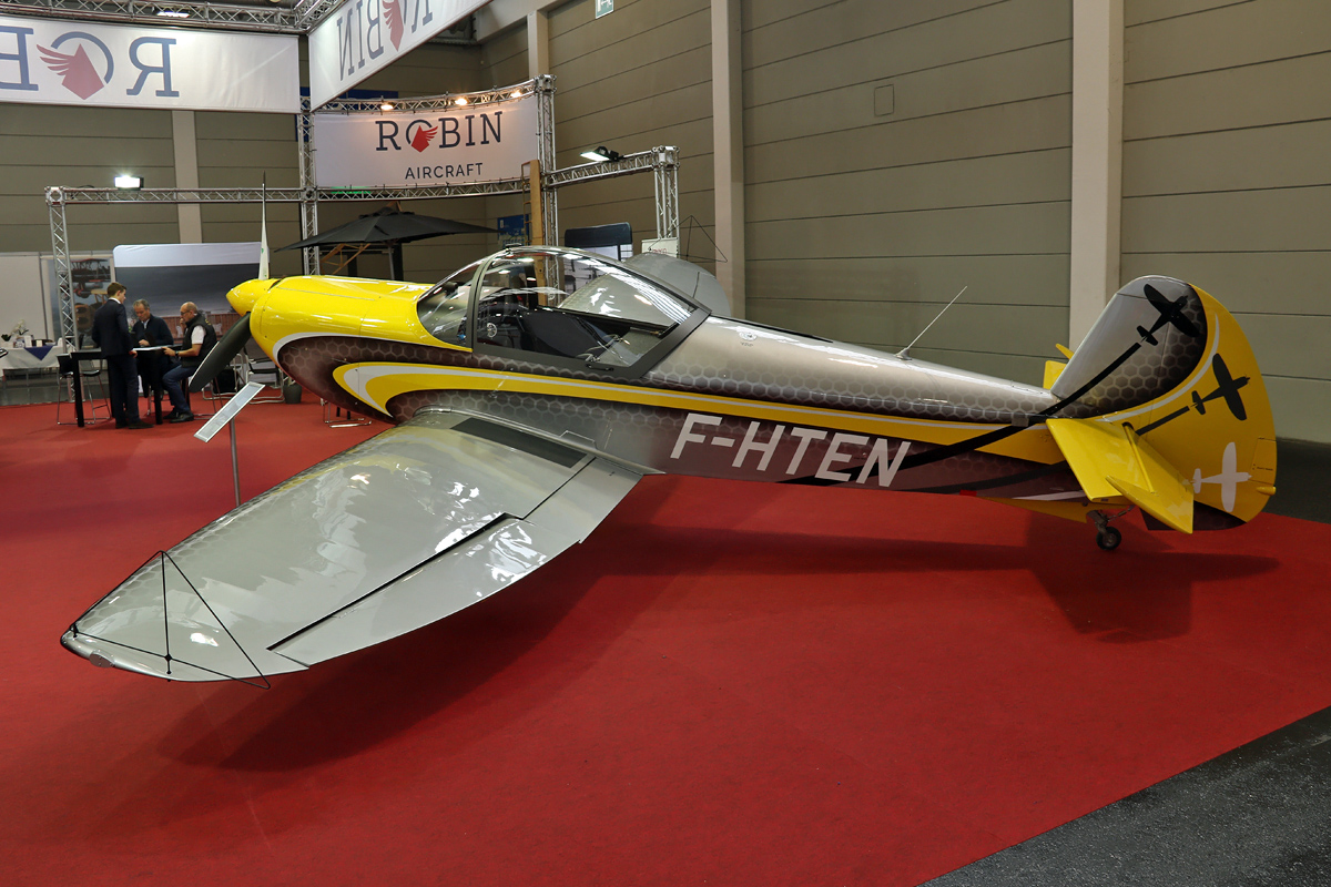 Eastwings: CAP 10C * Robin Aircraft * F-HTEN